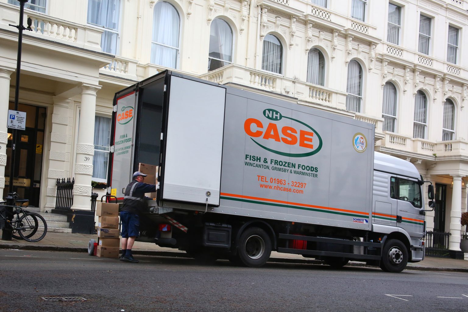 SCHMITZ CARGOBULL’S TRUCK BODY IS THE PLATINUM CHOICE FOR NH CASE’S NEW ...